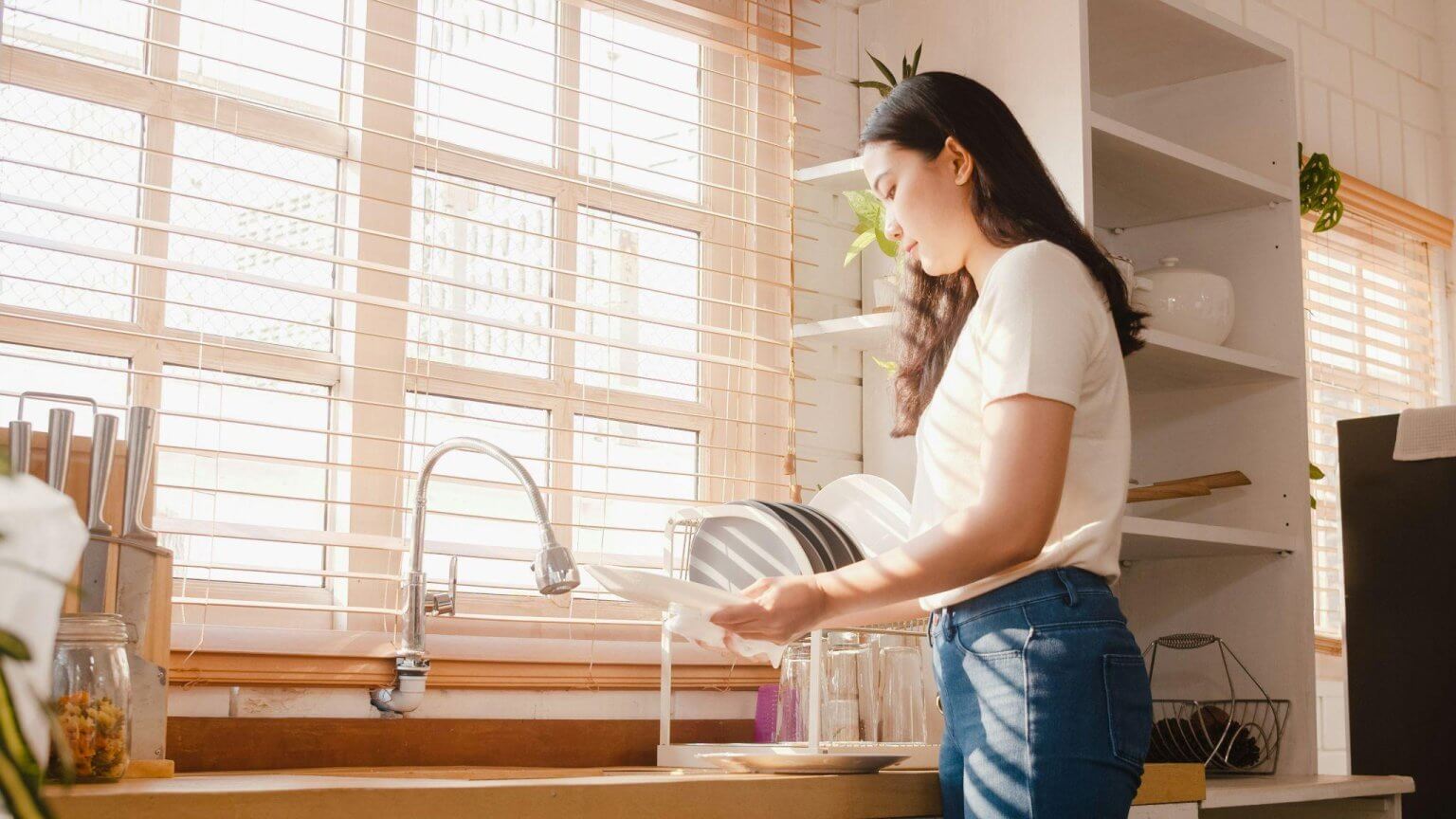 7 Easy Ways to Achieve Sparkling Dishes for Homeowners - CampingComfortably 7 Easy Ways to Achieve Sparkling Dishes for Homeowners - CampingComfortably